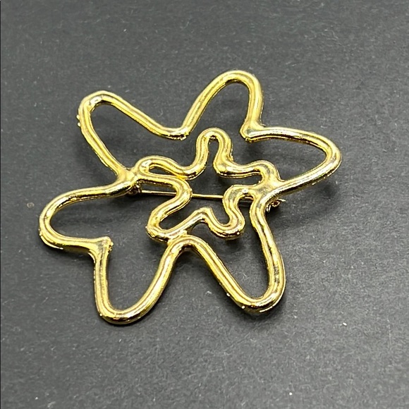 Vintage | Jewelry | Vintage Wiggly Starflower Brooch | Poshmark